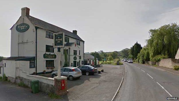 Wilts and Berks Canal Trust to turn pub into canal centre - BBC News