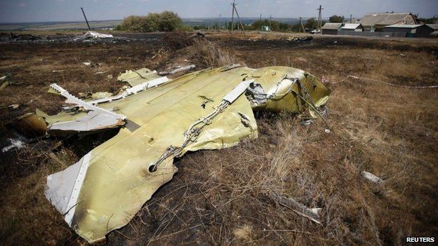 MH17 plane crash: Evidence 'was tampered with' - BBC News