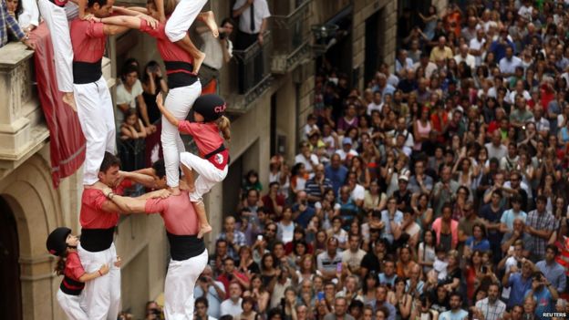 Human towers for castell building competition in Spain - BBC Newsround