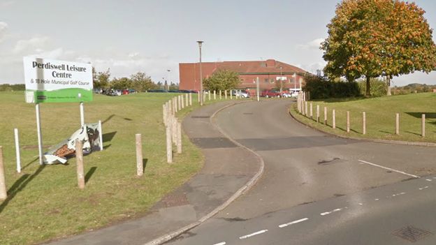 Worcester's £10m swimming pool at Perdiswell opens - BBC News