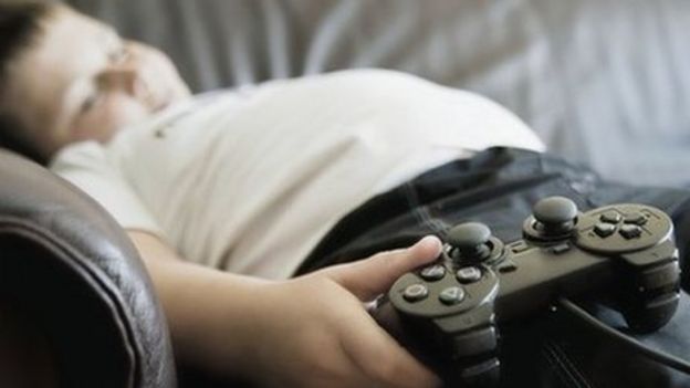 Former 50-stone man frustrated at NHS surgery rules - BBC News