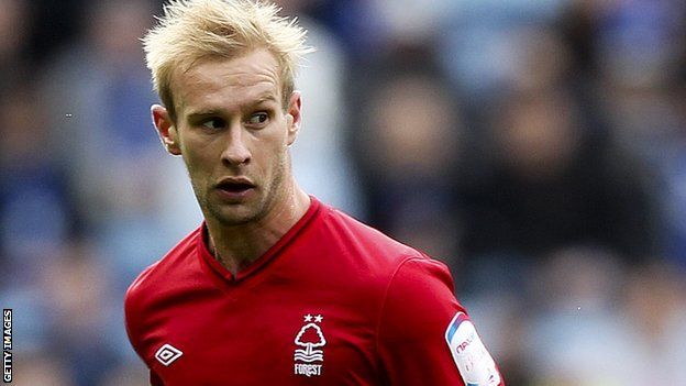 Simon Gillett: Yeovil sign ex-Nottingham Forest midfielder - BBC Sport
