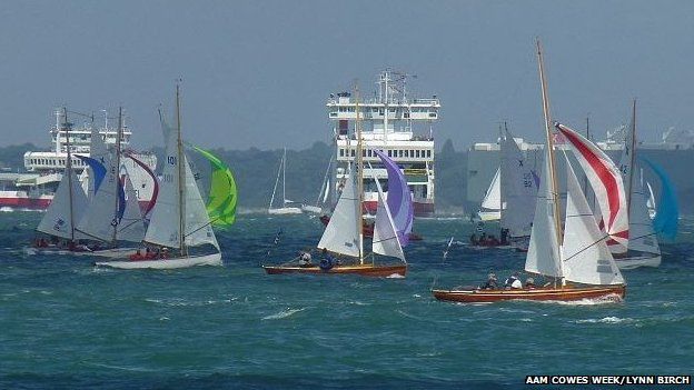Cowes Week sailing regatta begins on Isle of Wight - BBC News
