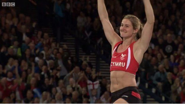 Medal arian i Sally Peake - BBC Cymru Fyw