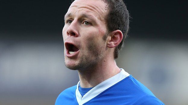 Lee Cook: Barnet sign ex-QPR and Leyton Orient winger - BBC Sport