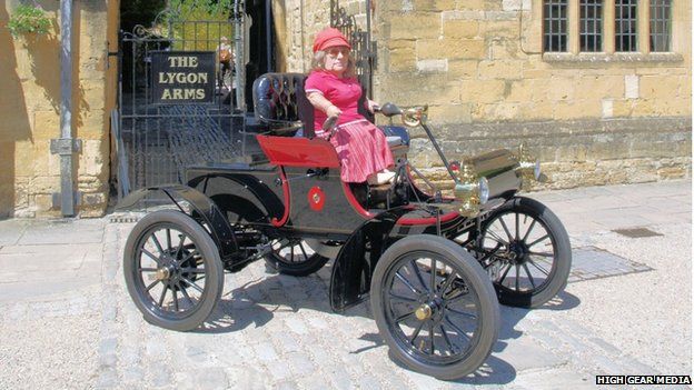 Evesham motor racing champion in Australia challenge - BBC News