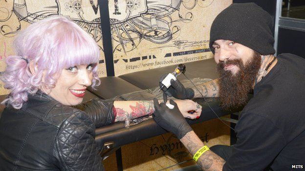 'Ink lovers' throng to Manchester International Tattoo Show - BBC News