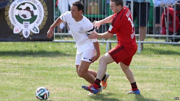 World War One commemorated in events across UK - BBC News