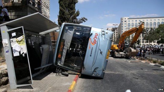 Gaza conflict: Israeli partial ceasefire slows violence - BBC News