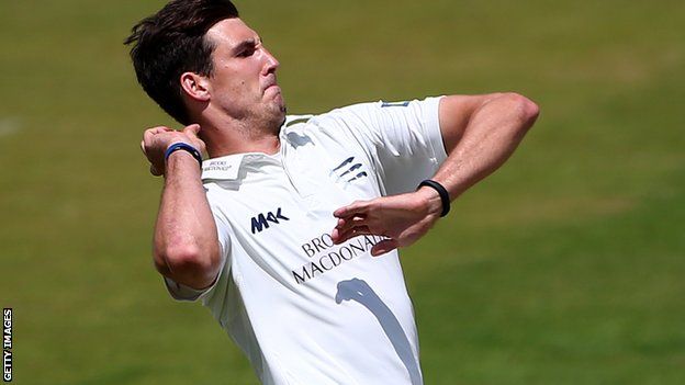 Steven Finn: England bowler signs new Middlesex contract - BBC Sport