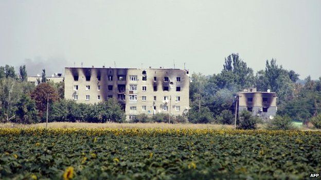 Ukraine rebel-held Donetsk sees 'heavy fighting' - BBC News