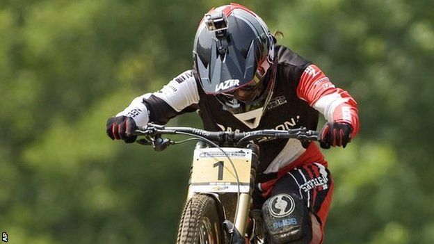 Mountain bikes: Manon Carpenter wins world downhill crown - BBC Sport