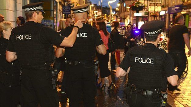 Two reviews to examine arming of Scottish police - BBC News