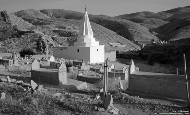 Who, What, Why: Who are the Yazidis? - BBC News