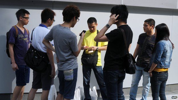 China media: Smartphone restrictions - BBC News