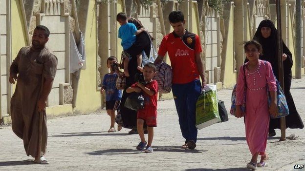 Reluctant US returns to Iraq frontline amid humanitarian crisis - BBC News