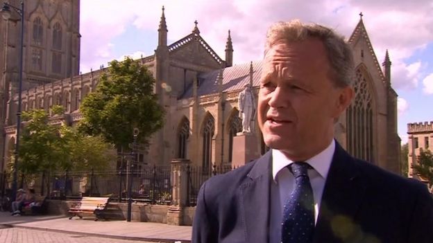 Sir Tony Baldry to stand down as MP after 32 years - BBC News