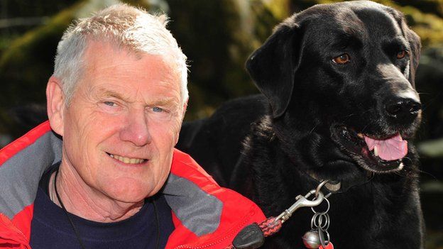Dog trainer Neil Powell's tribute to hero sniffer dog Charco - BBC News