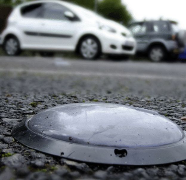 Tomorrow's cities - the lamp-posts watching every move - BBC News