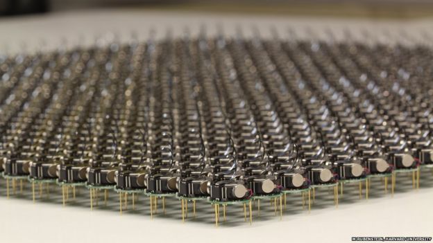 Thousand-strong robot swarm throws shapes, slowly - BBC News