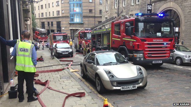 Homes evacuated after fire in Edinburgh's Old Town - BBC News