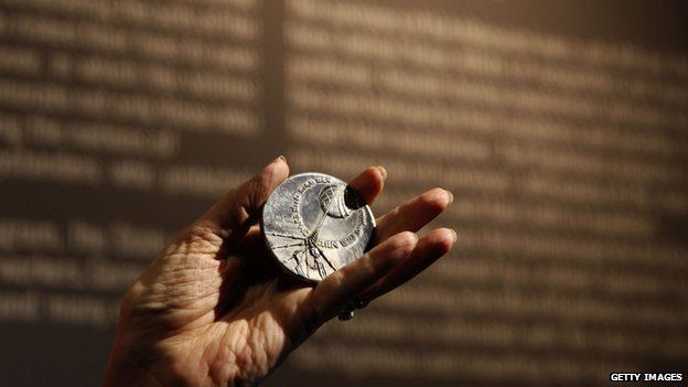 Dutchman returns Holocaust medal after family deaths in Gaza - BBC News