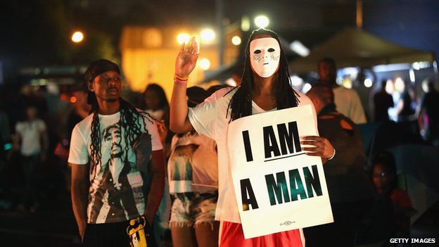 Missouri: Police confront new protests over Michael Brown - BBC News