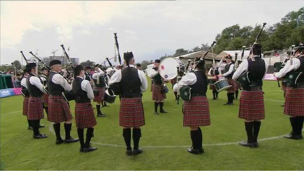 World Pipe Band championships in Glasgow watched by thousands - BBC News