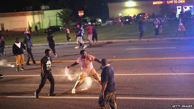 Ferguson protests: National Guard sent to Missouri unrest - BBC News