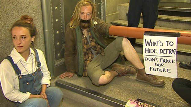 Anti-fracking protesters cause disruption in UK cities - BBC News