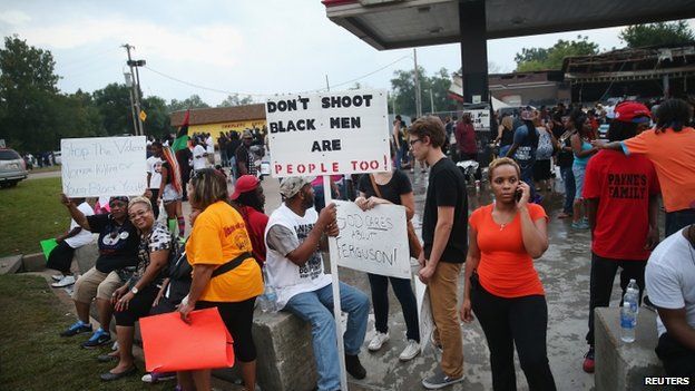 Ferguson protests: National Guard sent to Missouri unrest - BBC News