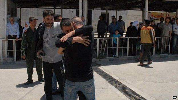 Syria crisis: Living with the mental scars of torture - BBC News