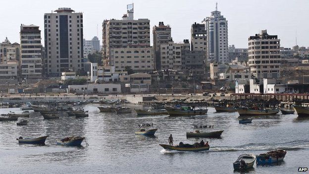 Gaza ceasefire 'extended by a day' after Cairo talks - BBC News
