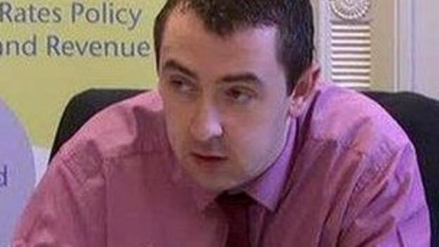 Sinn Fein challenges ministers to spend week on benefits - BBC News