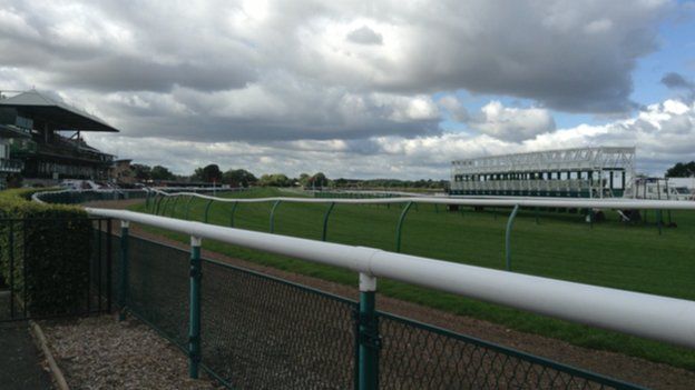 Warwick Racecourse jumps-only move 'will secure future' - BBC News