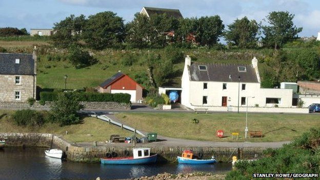 Brora to host an open access wi-fi zone - BBC News