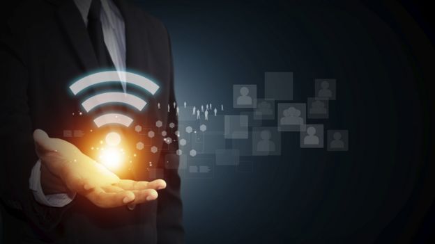 Hi-tech cars are security risk, warn researchers - BBC News