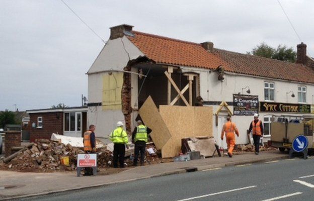 Spice Cottage in Whaplode damaged in lorry crash - BBC News