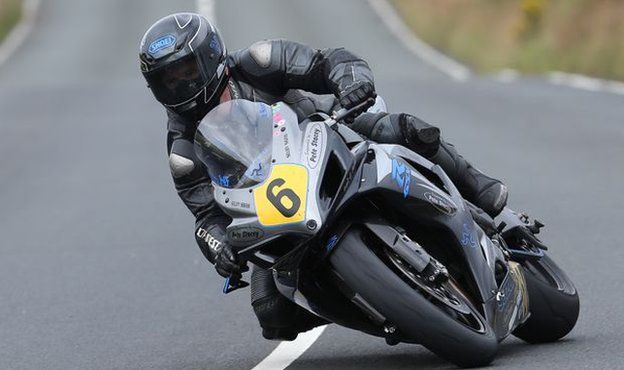 Manx Grand Prix 2014: Yorkshire racer killed in Senior race - BBC News