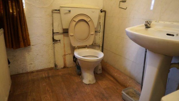 Rogue landlords: What is it like to live in a substandard home? - BBC News