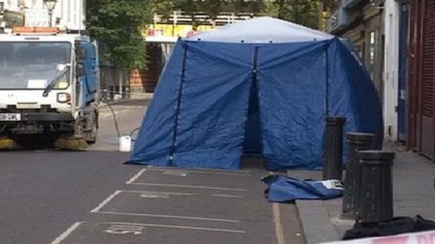 Notting Hill stabbing murder: Grandfather killed fleeing bar - BBC News