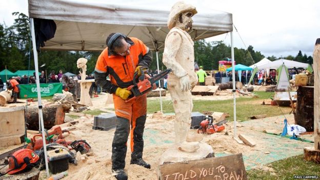 Wood work: Images from Carrbridge's chainsaw contest - BBC News