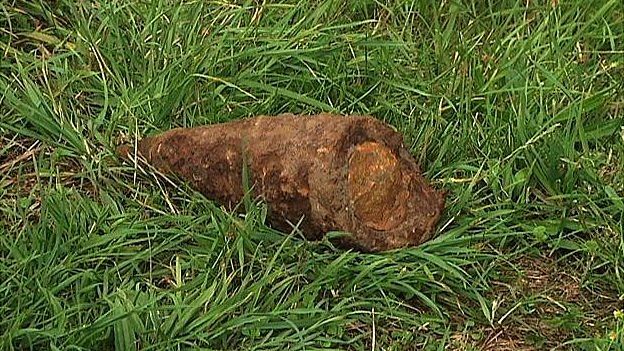 Alderney road closed due to unexploded WW2 bomb - BBC News