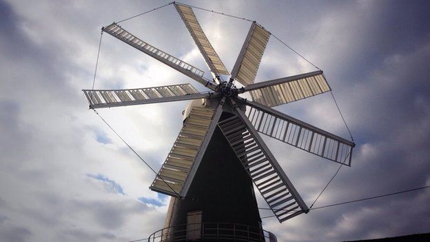 Heckington Windmill restoration project faces shortfall - BBC News
