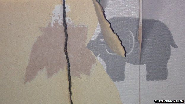 Winnersh Triangle works 'causing cracks in house' - BBC News