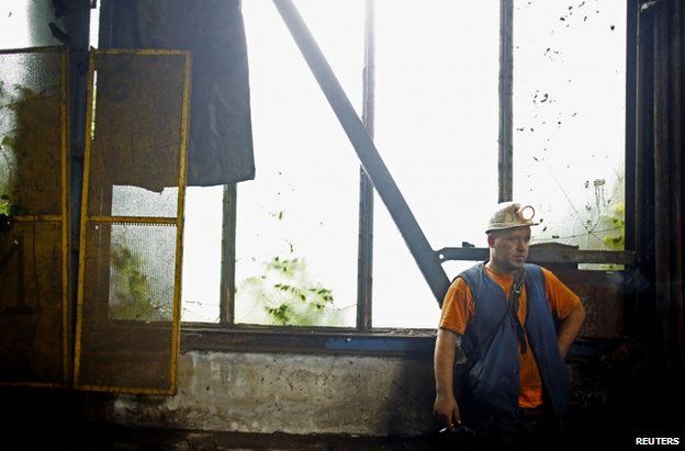 Five coal miners die in Bosnia after quake rocks mine - BBC News