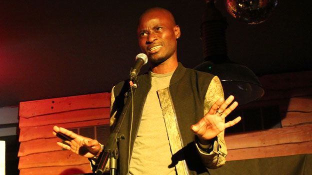 The Moth storytelling events arrive in the UK - BBC News