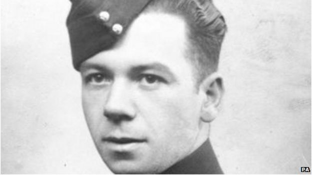 Bombardier Robert Key: WW2 grenade hero is honoured - BBC News