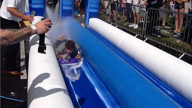Derby street water slide attracts hundreds - BBC News