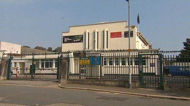 Truro 6 Rifles reserve soldiers 'to stay in Cornwall' - BBC News